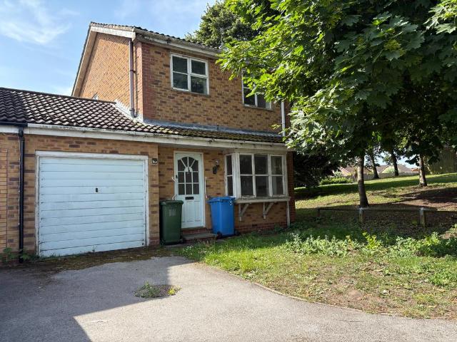 3 bedroom link detached house for sale
