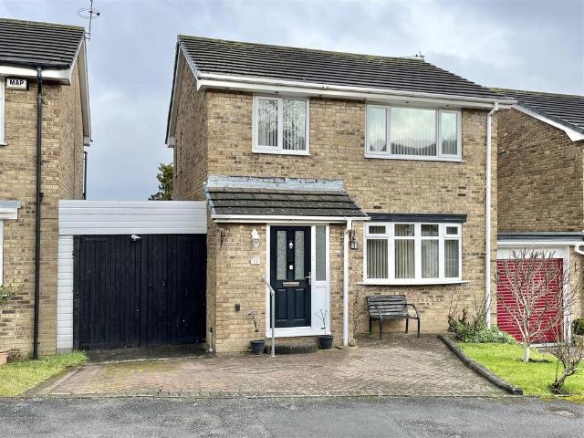 3 bedroom link detached house for sale
