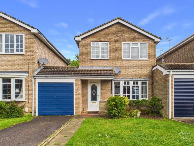 3 bedroom link detached house for sale
