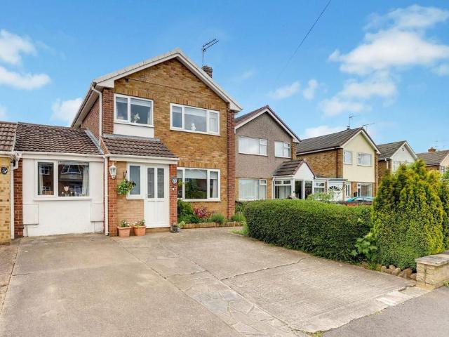 3 bedroom link detached house for sale