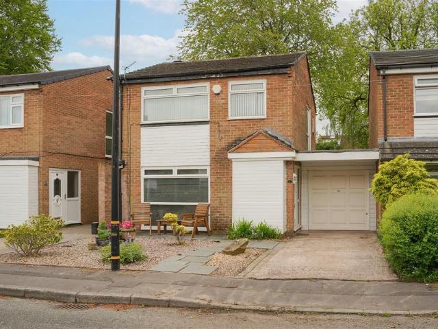 3 bedroom link detached house for sale