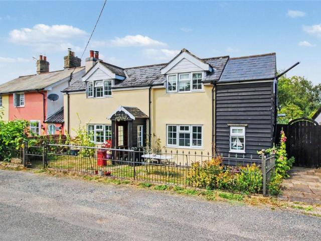 3 bedroom link detached house for sale