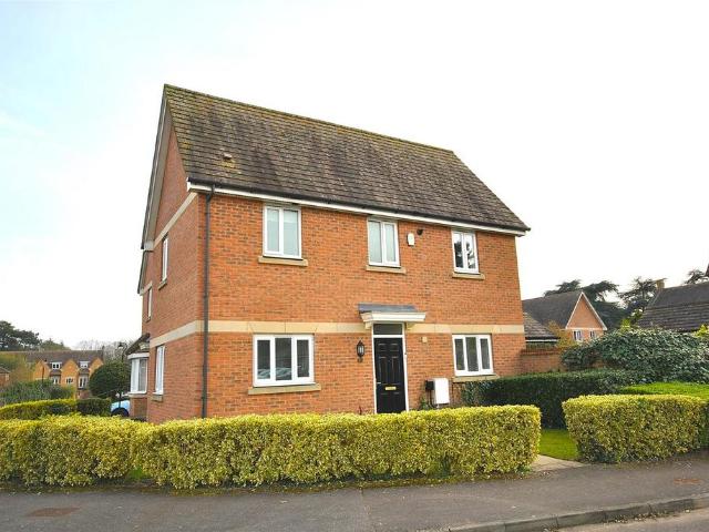 3 bedroom link detached house for sale