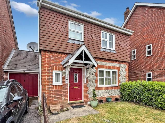 3 bedroom link detached house for sale