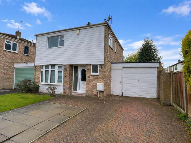 3 bedroom link detached house for sale