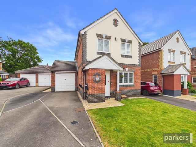 3 bedroom link detached house for sale