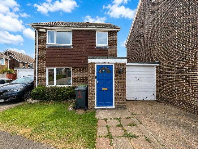 3 bedroom link detached house for sale