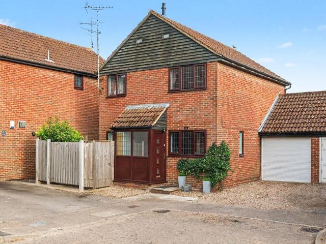 3 bedroom link detached house for sale