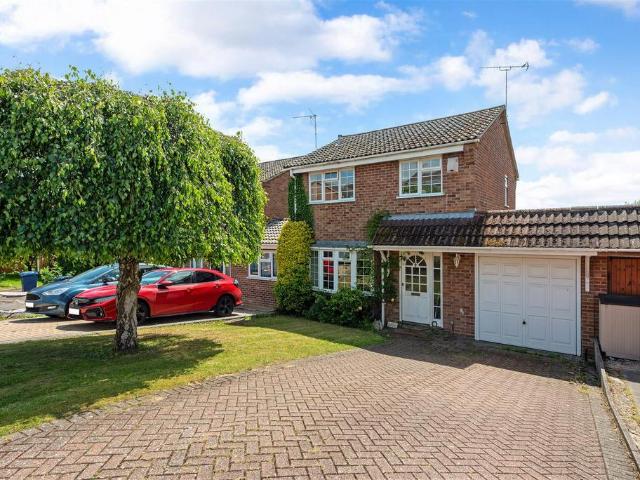 3 bedroom link detached house for sale