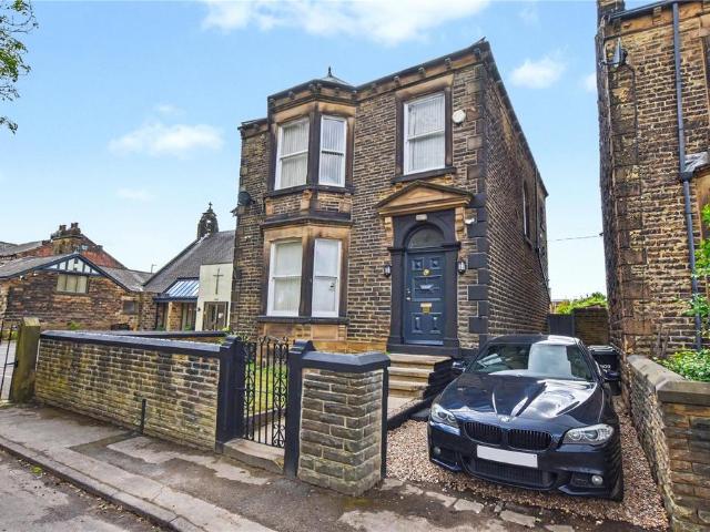 3 bedroom link detached house for sale