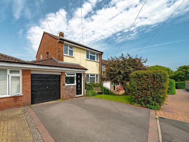 3 bedroom link detached house for sale