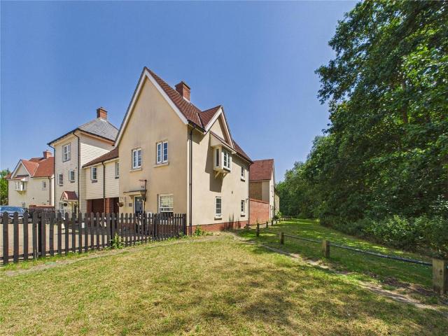 3 bedroom link detached house for sale