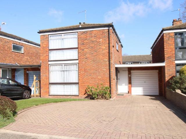 3 bedroom link detached house for sale