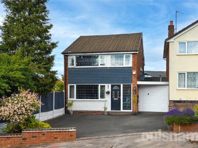 3 bedroom link detached house for sale