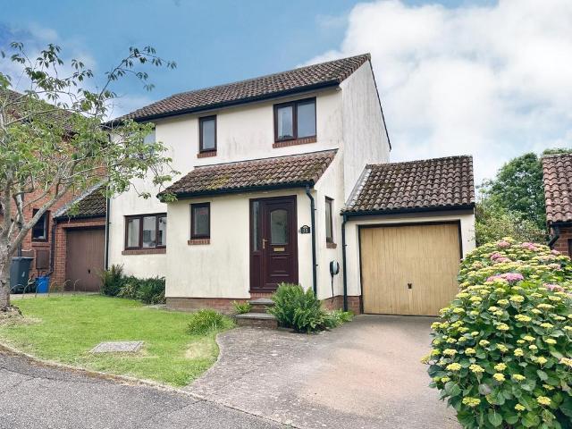 3 bedroom link detached house for sale