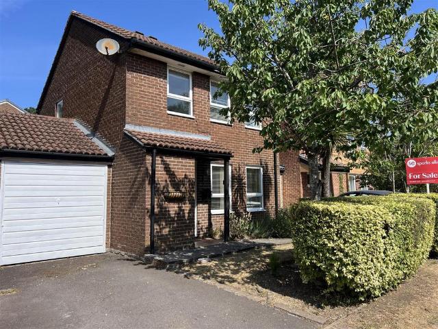 3 bedroom link detached house for sale