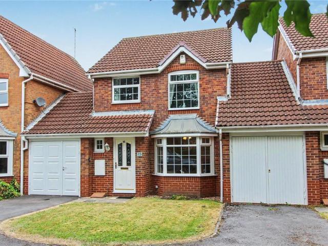 3 bedroom link detached house for sale