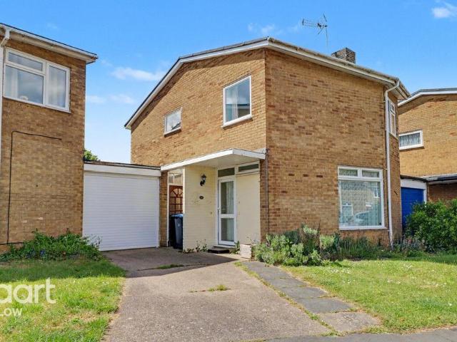 3 bedroom link detached house for sale