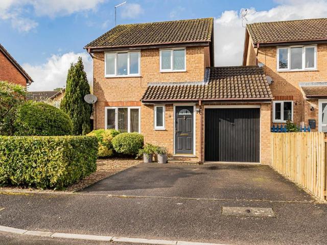 3 bedroom link detached house for sale