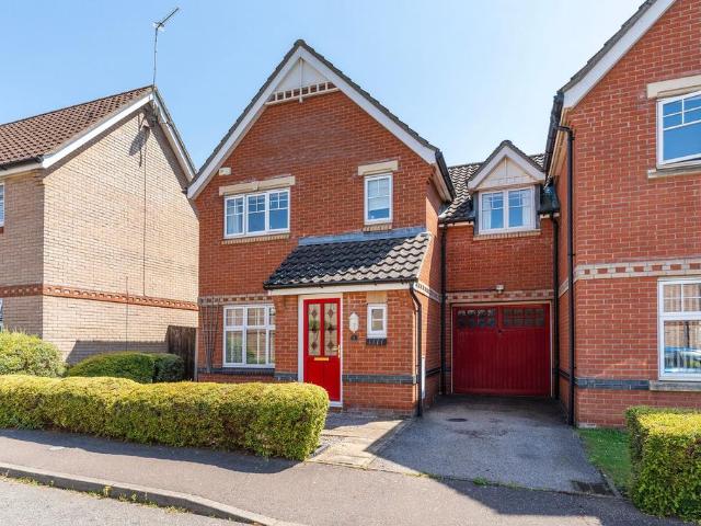 3 bedroom link detached house for sale