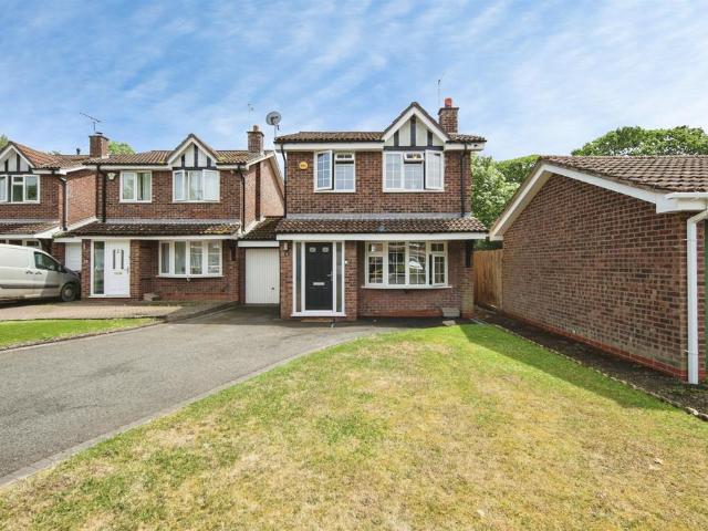 3 bedroom link detached house for sale