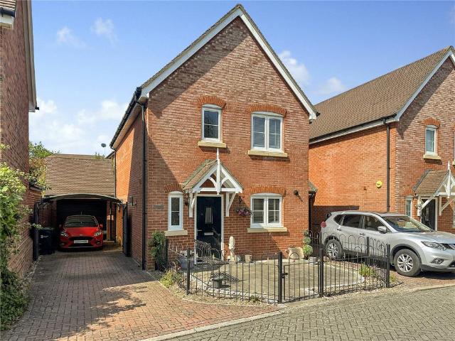 3 bedroom link detached house for sale