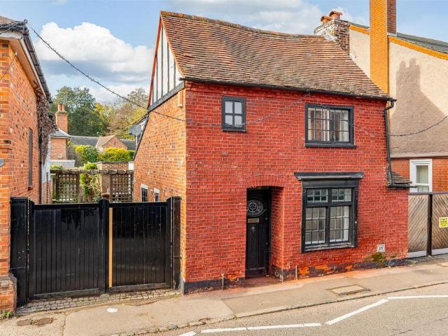 3 bedroom link detached house for sale