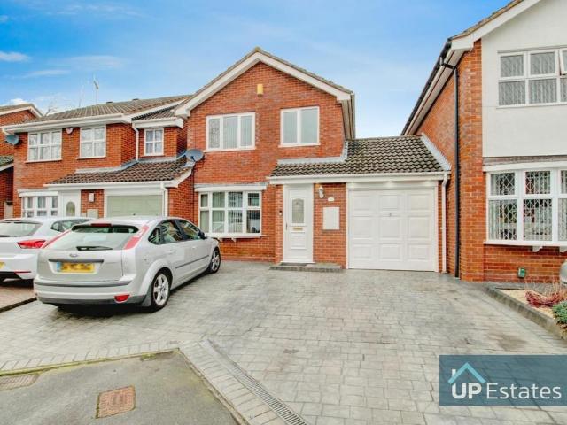 3 bedroom link detached house for sale
