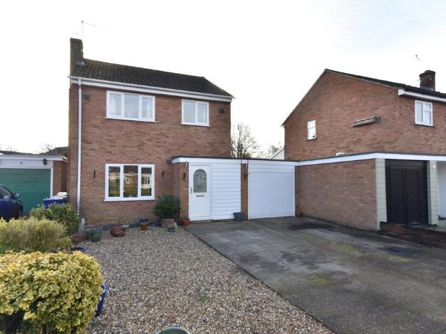 3 bedroom link detached house for sale
