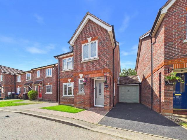 3 bedroom link detached house for sale