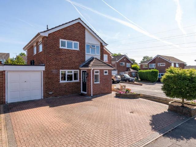 3 bedroom link detached house for sale