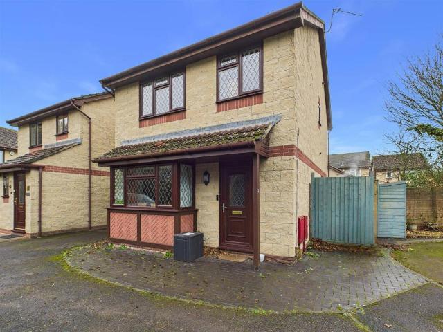 3 bedroom link detached house for sale