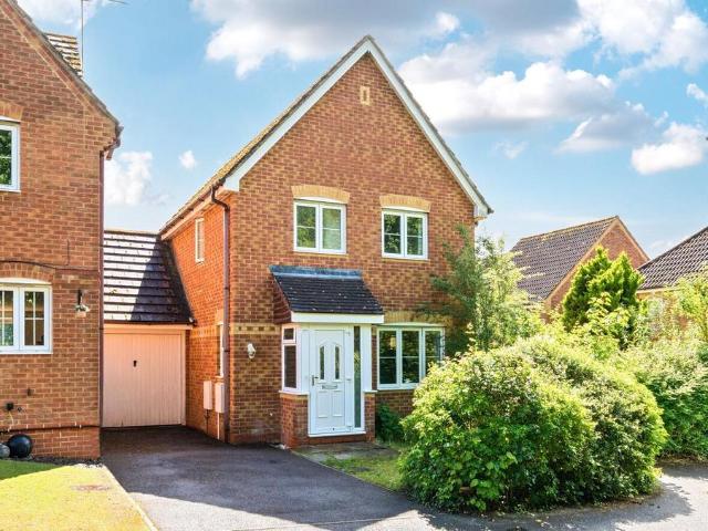 3 bedroom link detached house for sale