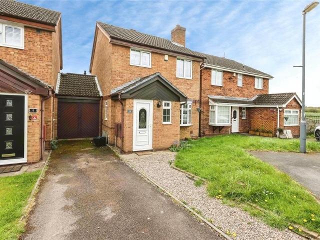 3 bedroom link detached house for sale