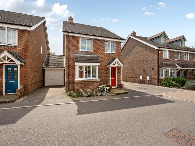 3 bedroom link detached house for sale