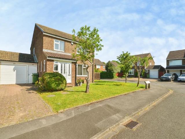 3 bedroom link detached house for sale
