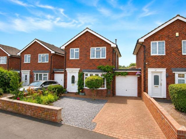 3 bedroom link detached house for sale