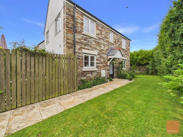3 bedroom link detached house for sale