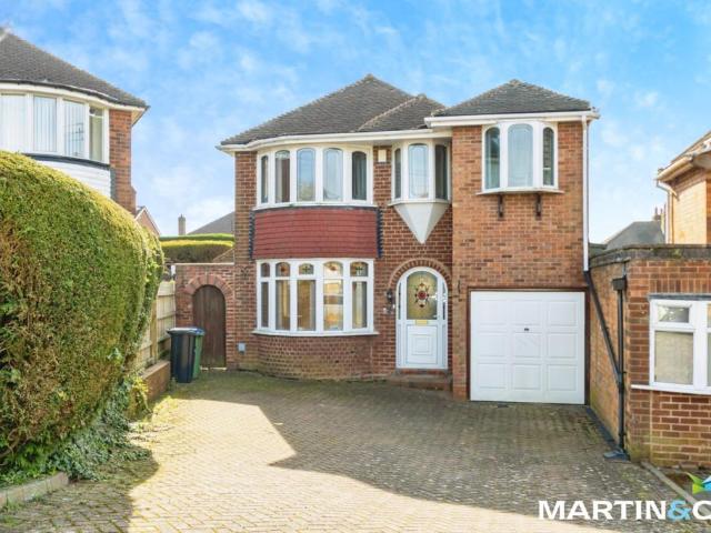 3 bedroom link detached house for sale