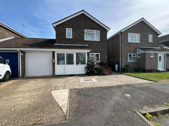 3 bedroom link detached house for sale