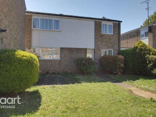 3 bedroom link detached house for sale