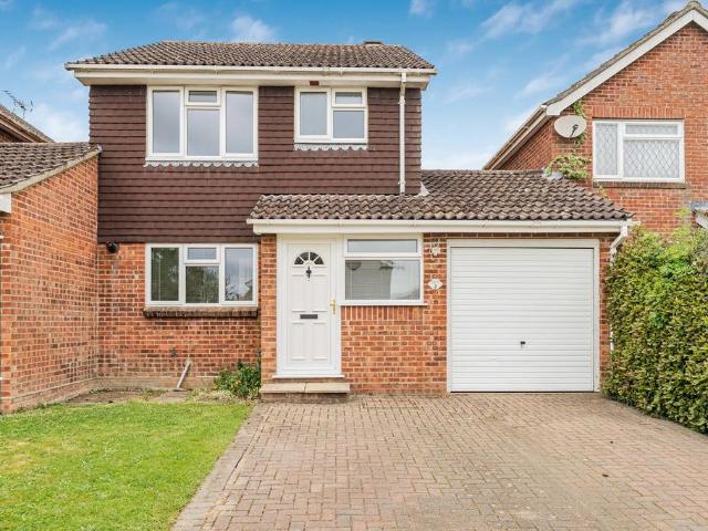 3 bedroom link detached house for sale