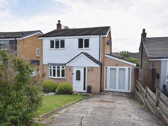 3 bedroom link detached house for sale