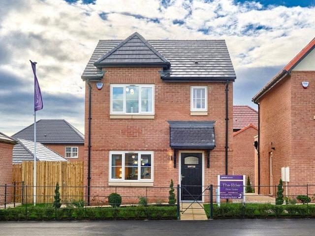 3 bedroom link detached house for sale