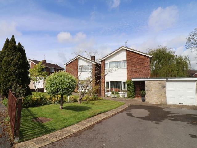 3 bedroom link detached house for sale