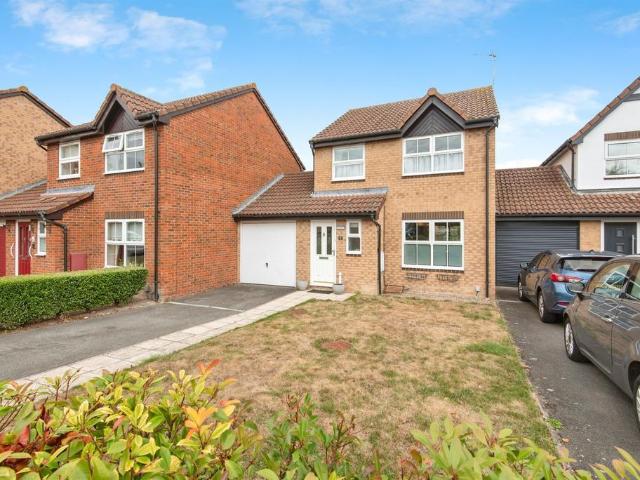 3 bedroom link detached house for sale