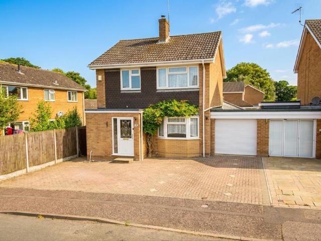 3 bedroom link detached house for sale