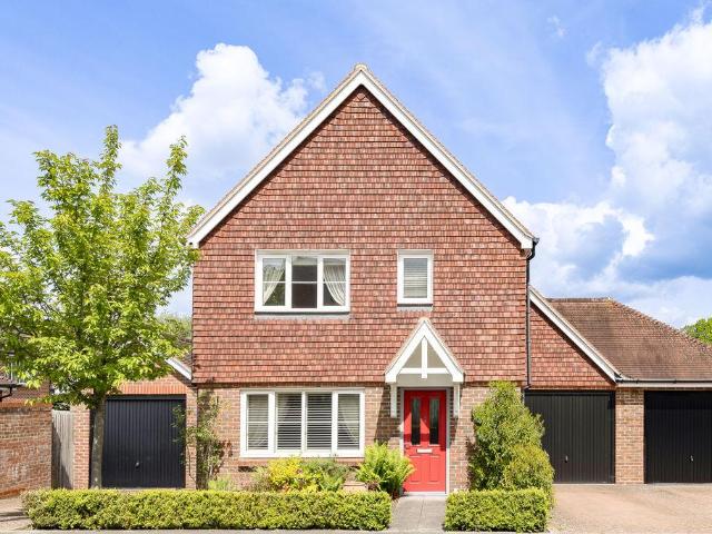 3 bedroom link detached house for sale