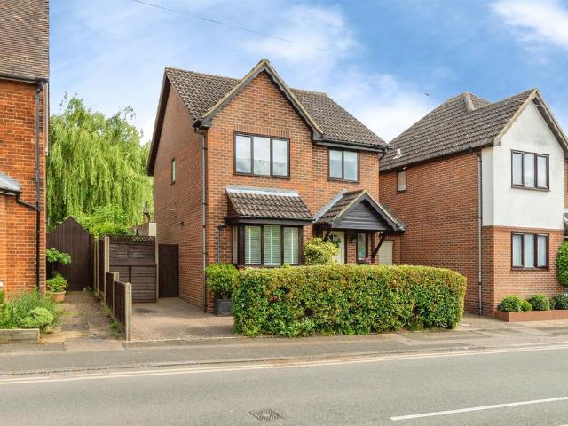 3 bedroom link detached house for sale