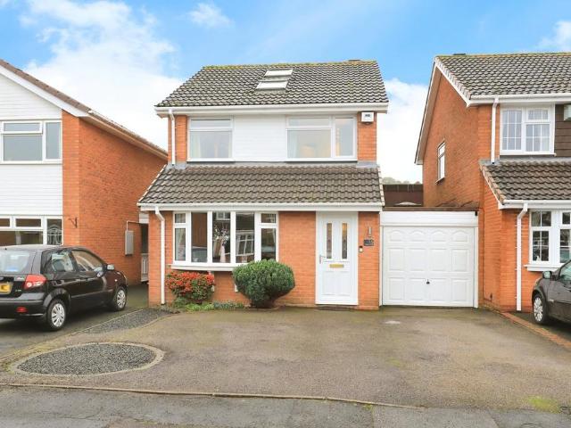 3 bedroom link detached house for sale